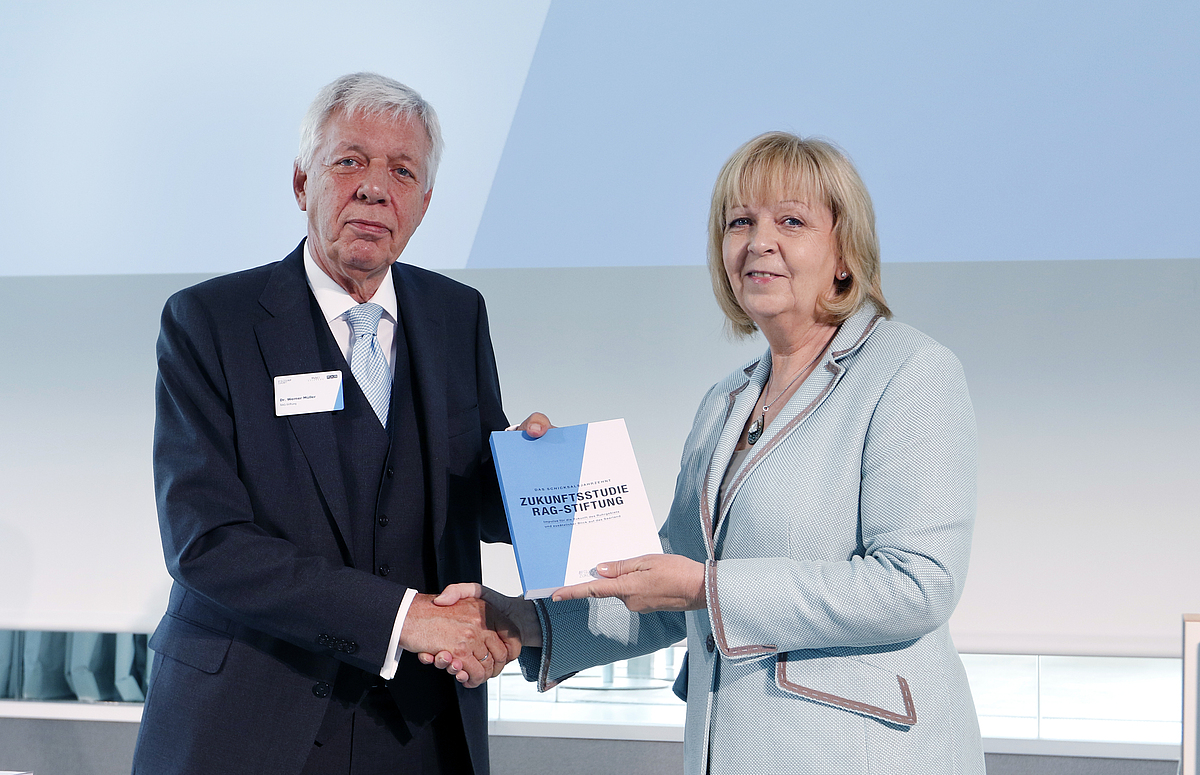 „Das Schicksalsjahrzehnt“: RAG-Stiftung-Zukunftsstudie liefert Impulse ...